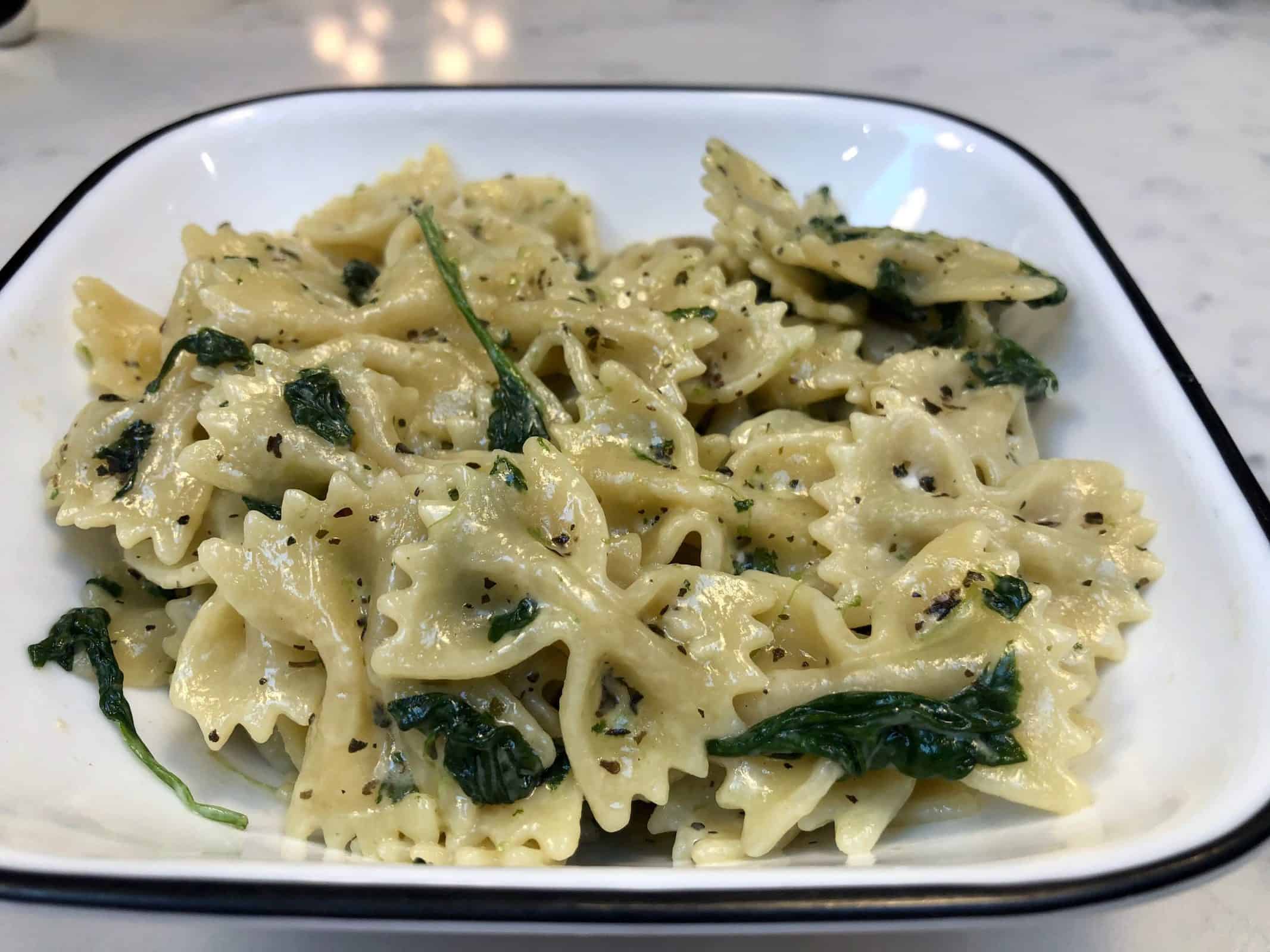 Creamy Pasta with Spinach (Farfalle) - The Skinny Guinea